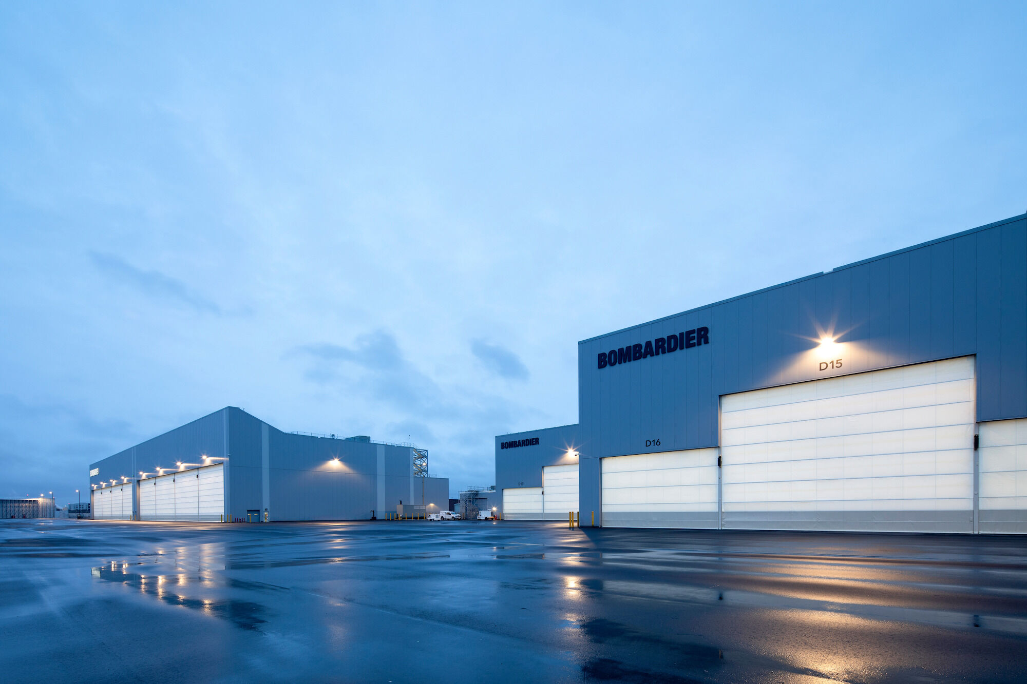Bombardier Aircraft Assembly Centre | NEUF architect(e)s | Archello