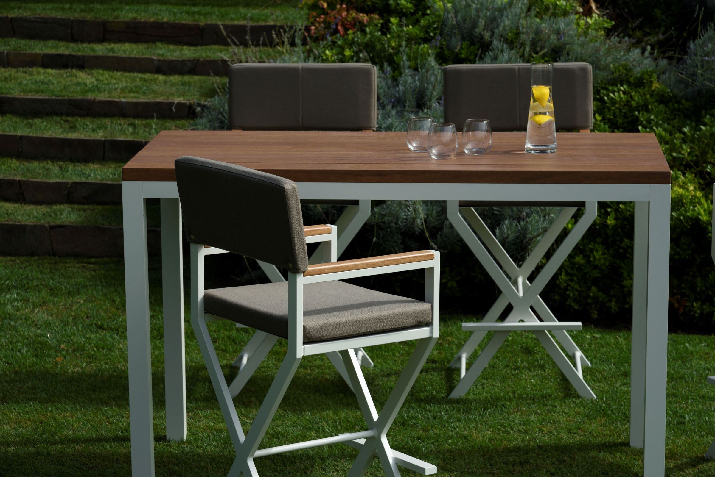 Ultra Stand by 10DEKA | Archello