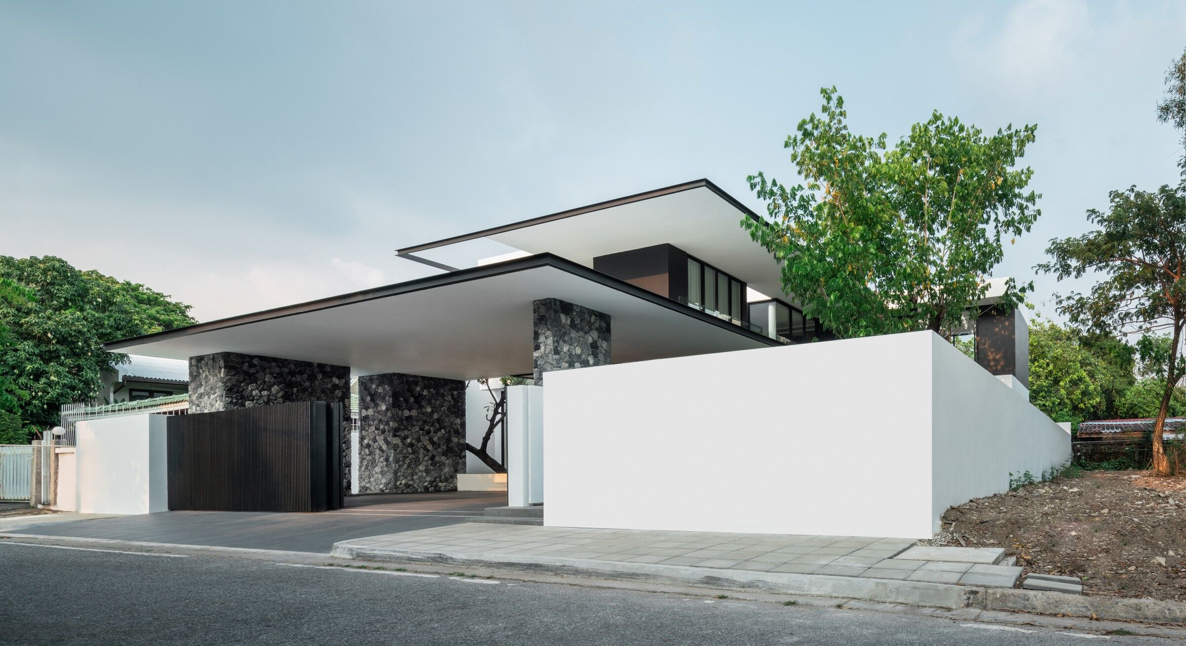 Soffit House | Ayutt and Associates design | Archello