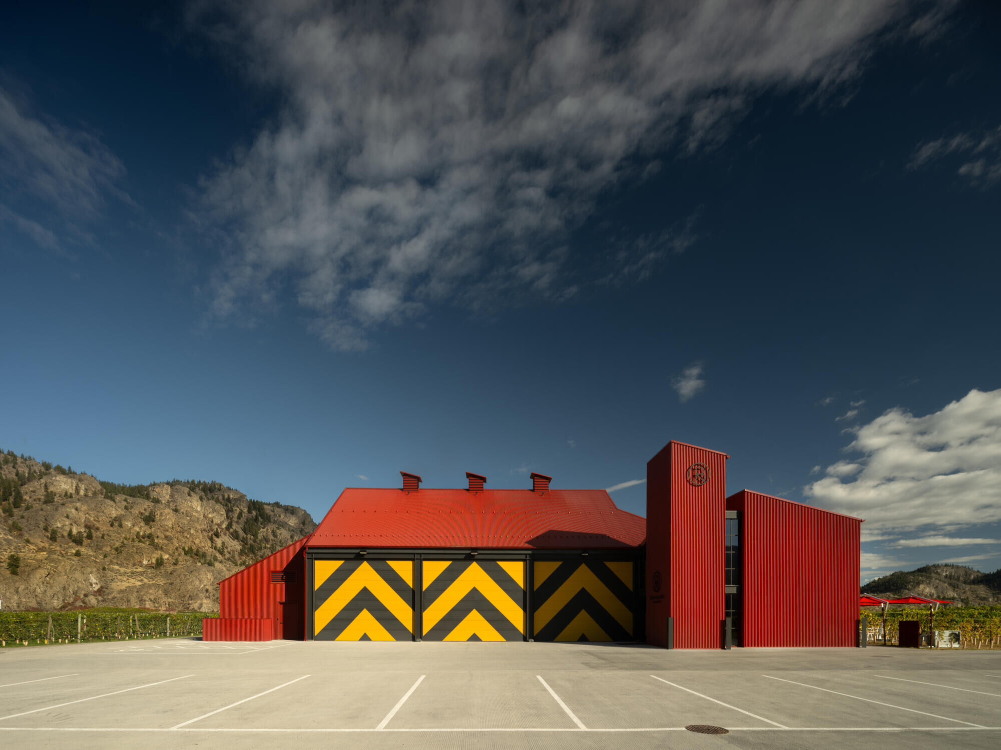 Red Barn Winery at Jagged Rock | Olson Kundig | Archello