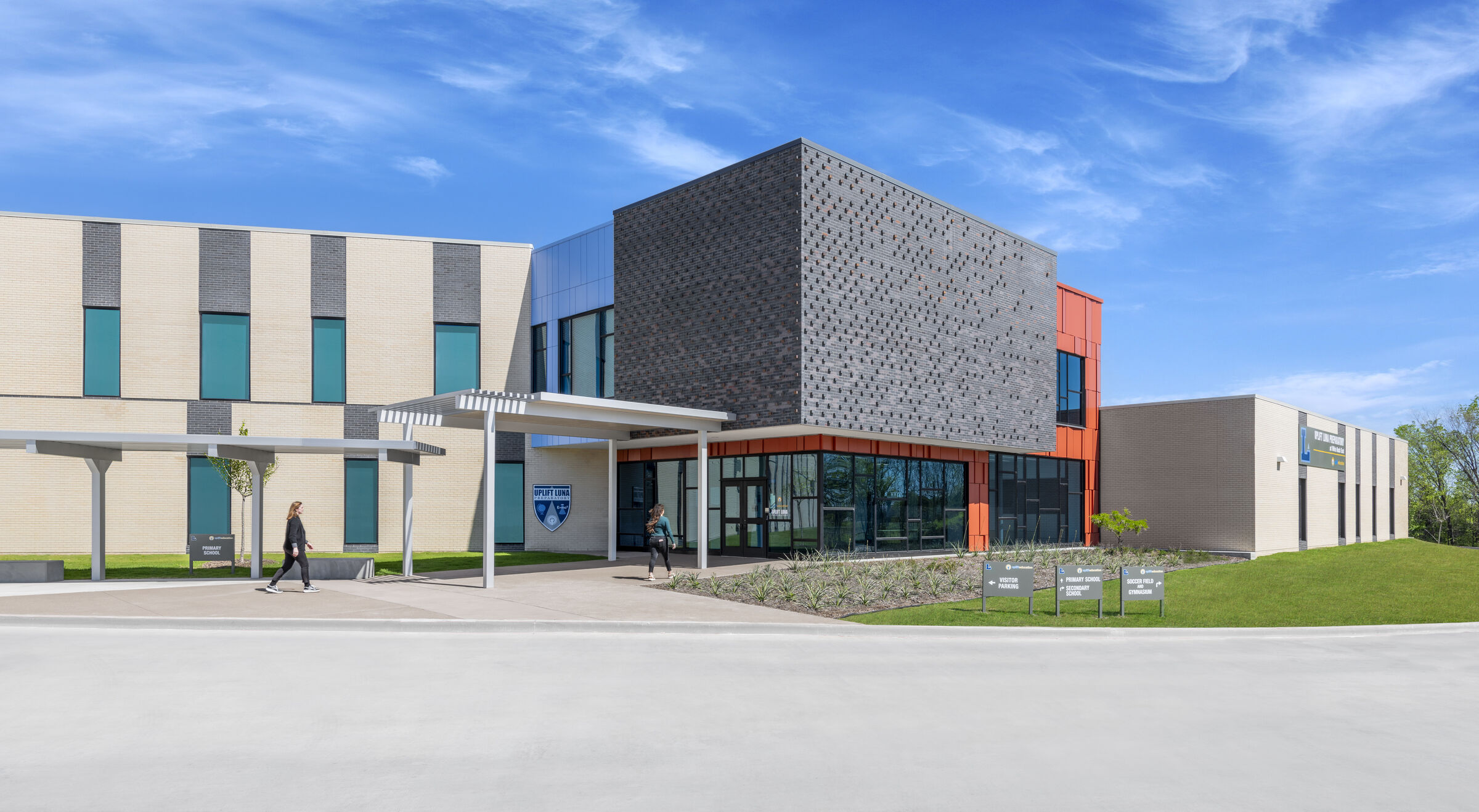 Gallery of Uplift Education Luna Campus | HKS | Media - 3