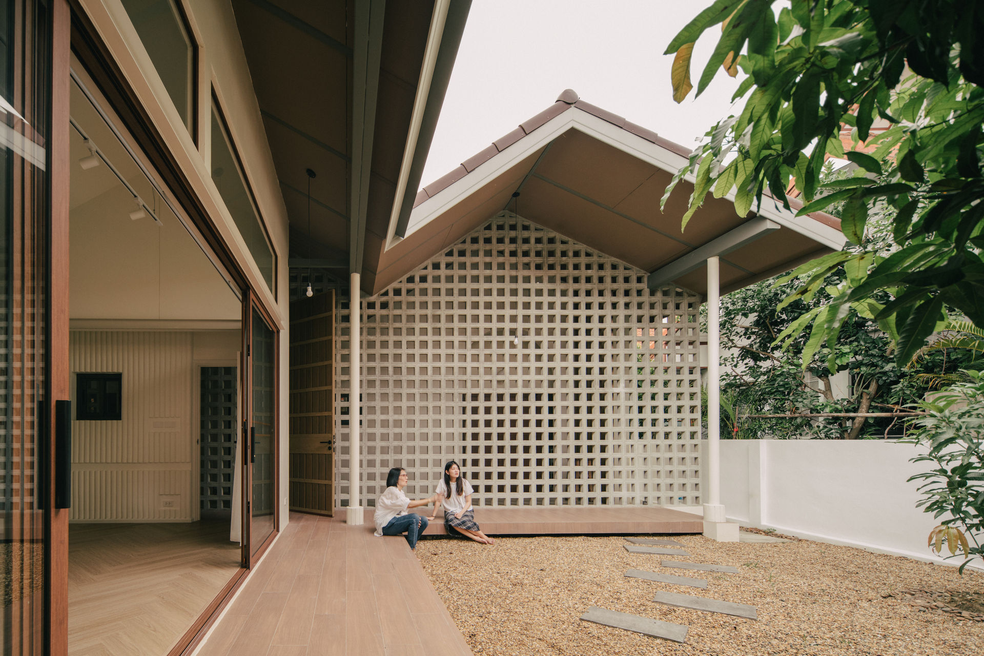 Gallery of Flow House | Out & About Architects | Media - 3