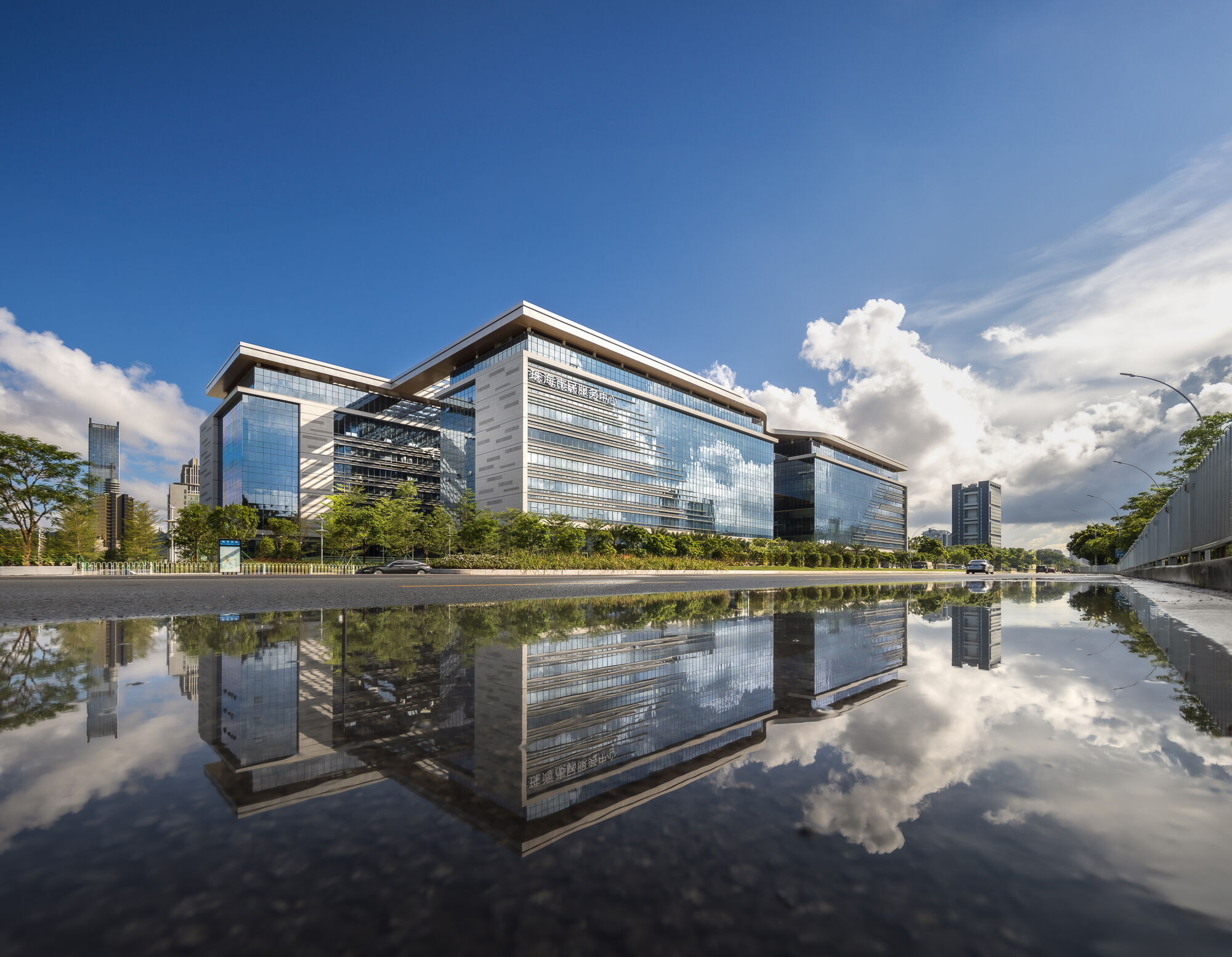 Gallery of Zhuhai Civil Service Centre: A Modern Civic Hub Fostering ...
