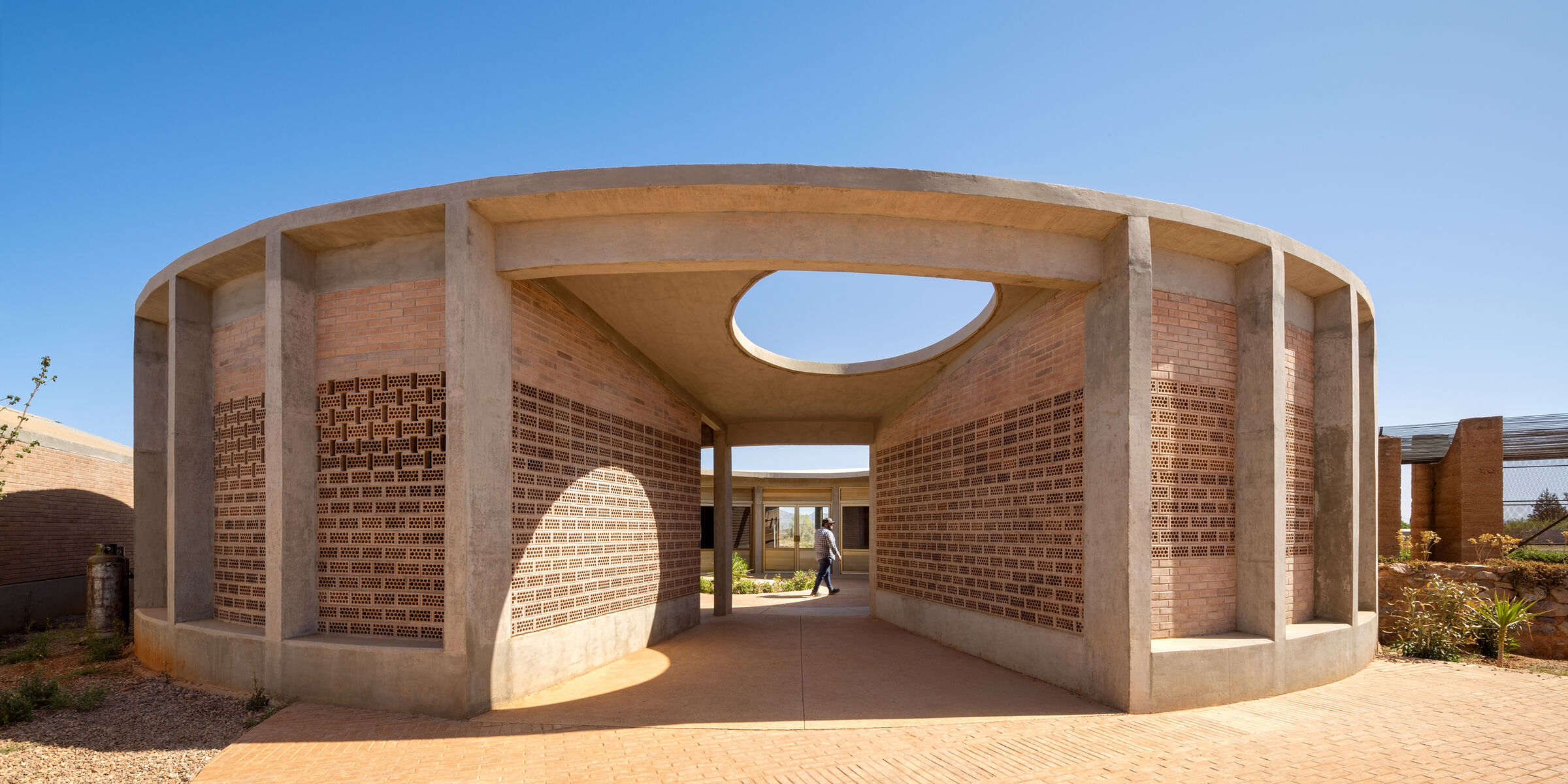 Fernanda Canales designs tranquil “House for the Elderly” in Sonora ...