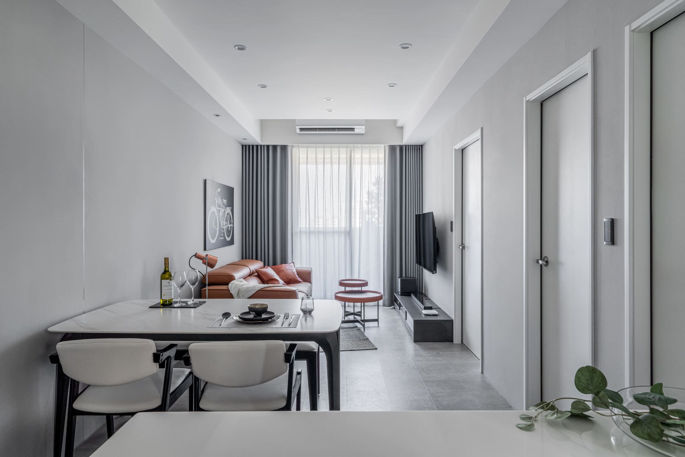 Minimalist Mercury Home | Lare interior | Archello