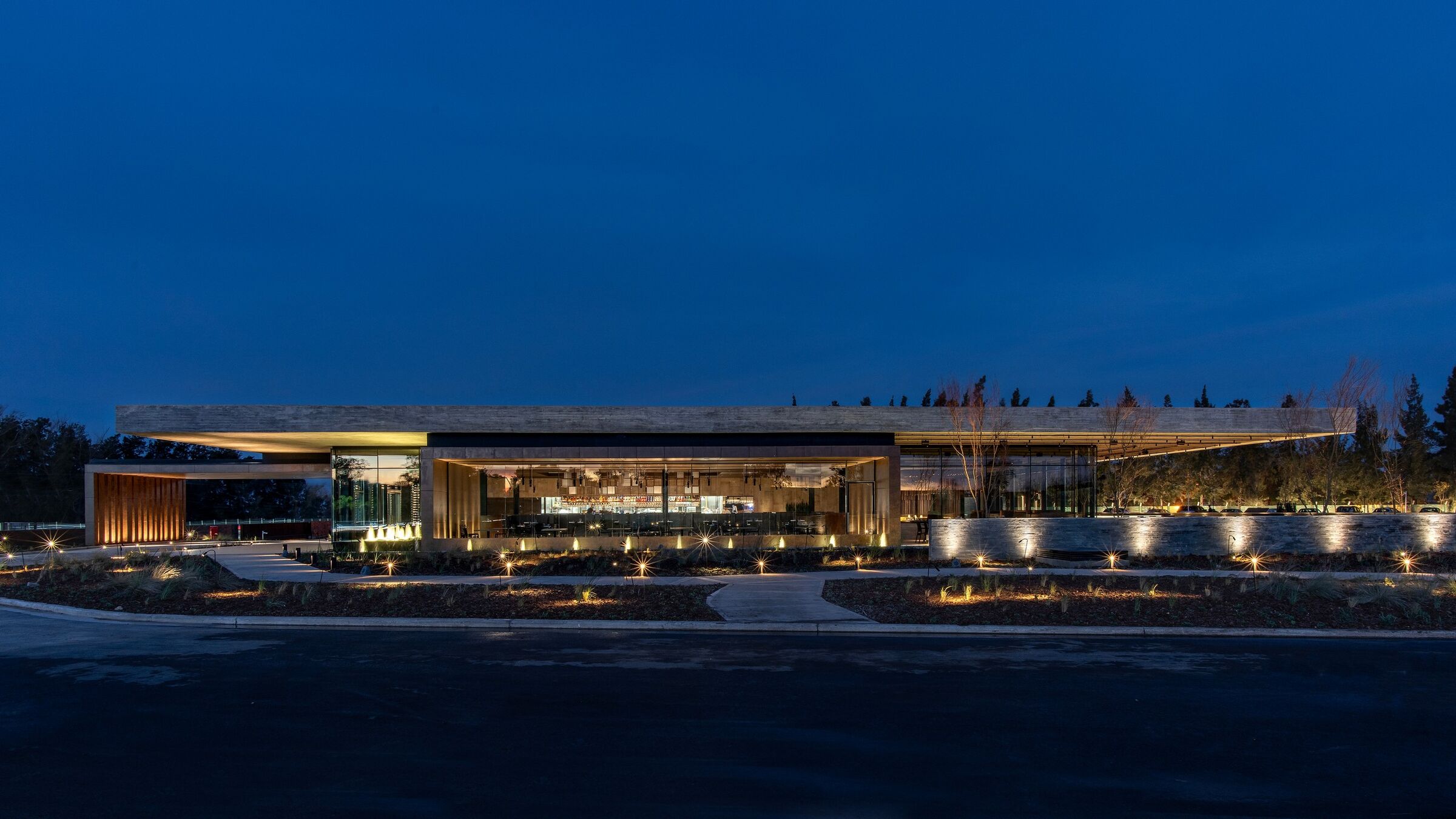 Gallery of Kansas Restaurant | Carla Bechelli Arquitectos | Media - 3