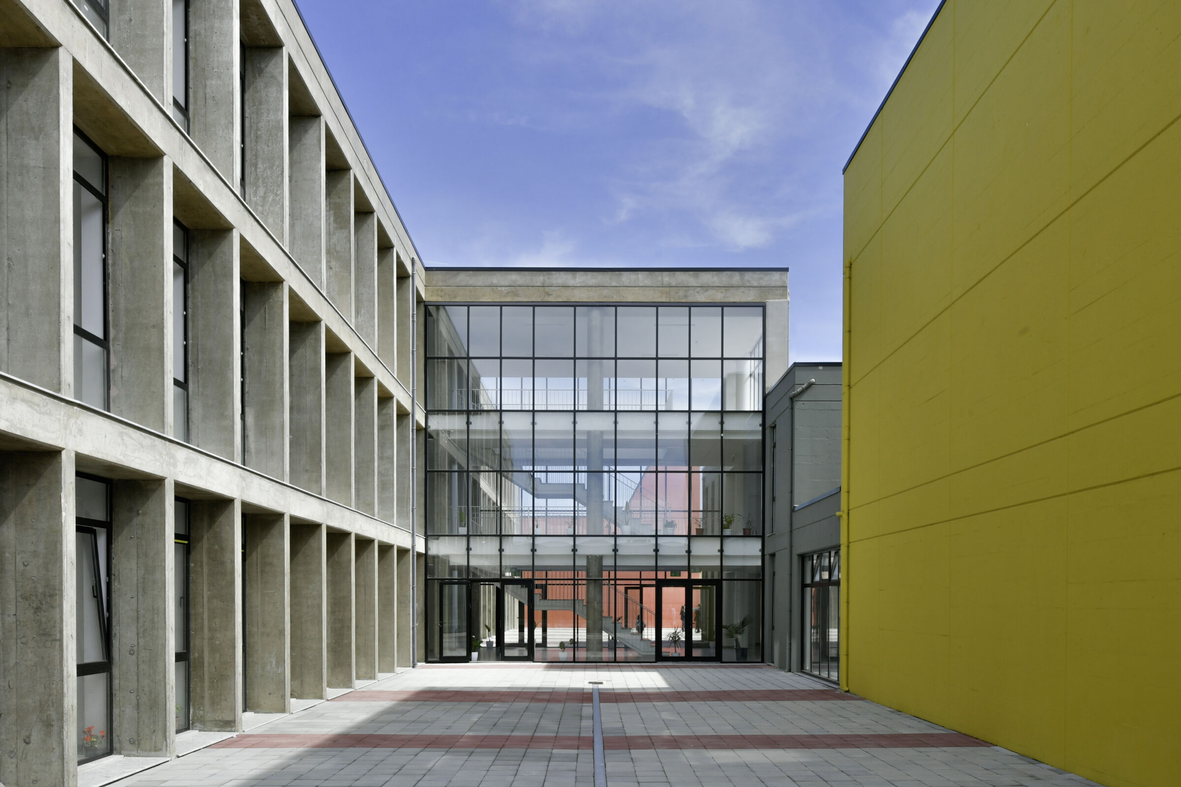 DEMOKRACIA Primary School | Studioarch4 | Archello