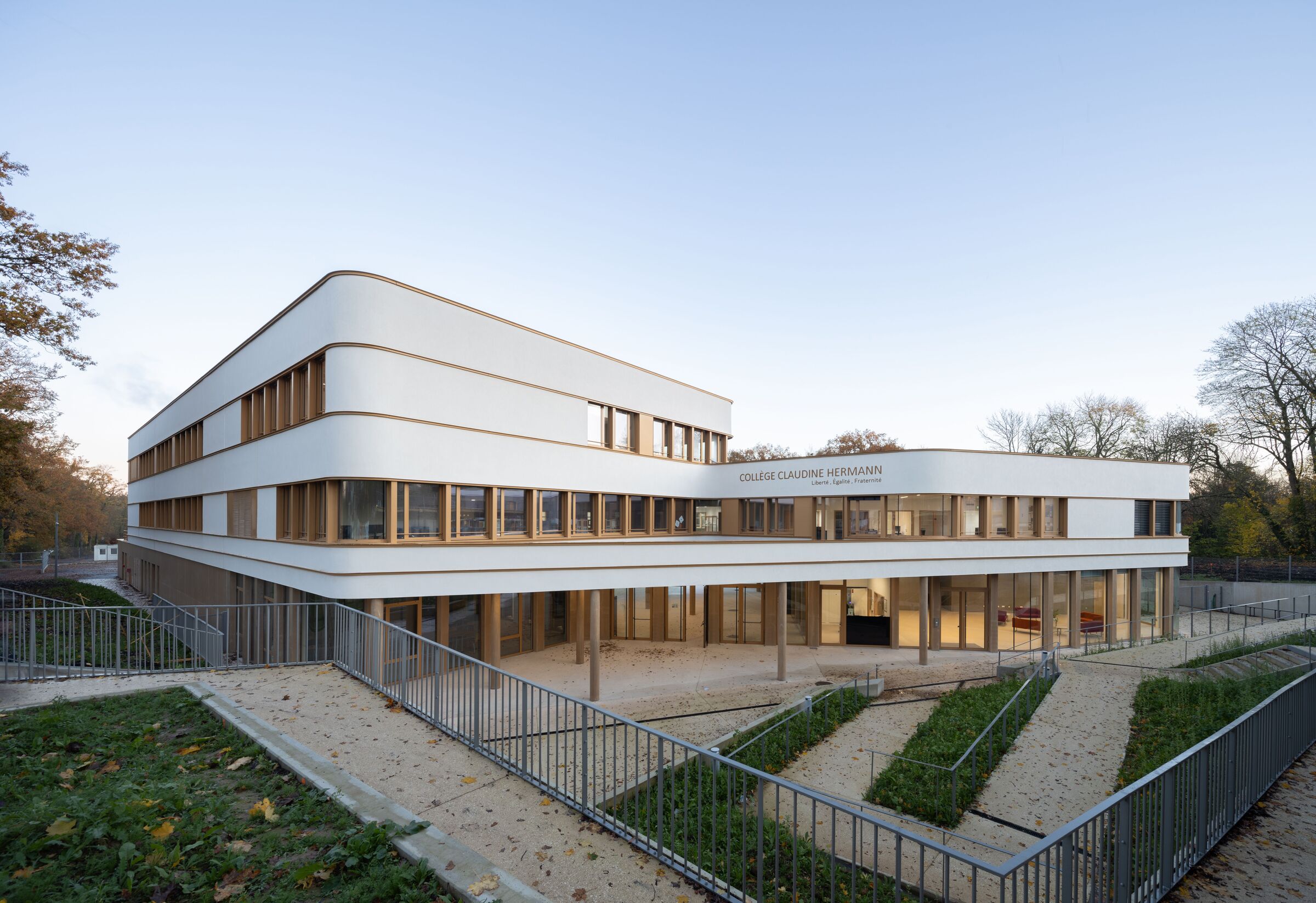 Collège Claudine Hermann | Ameller Dubois | Archello