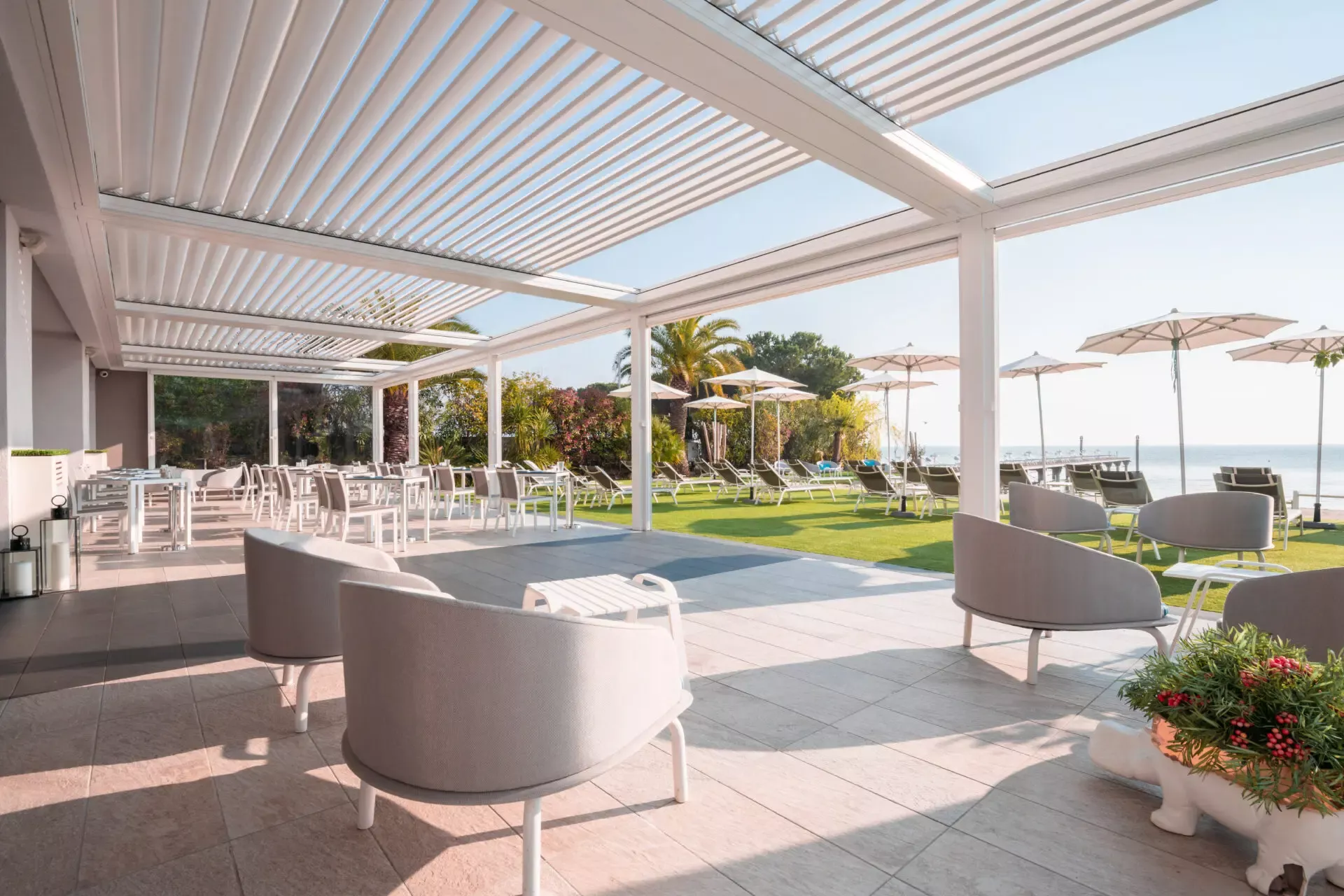 Spire-R Pergola by Euro Systems® | Archello