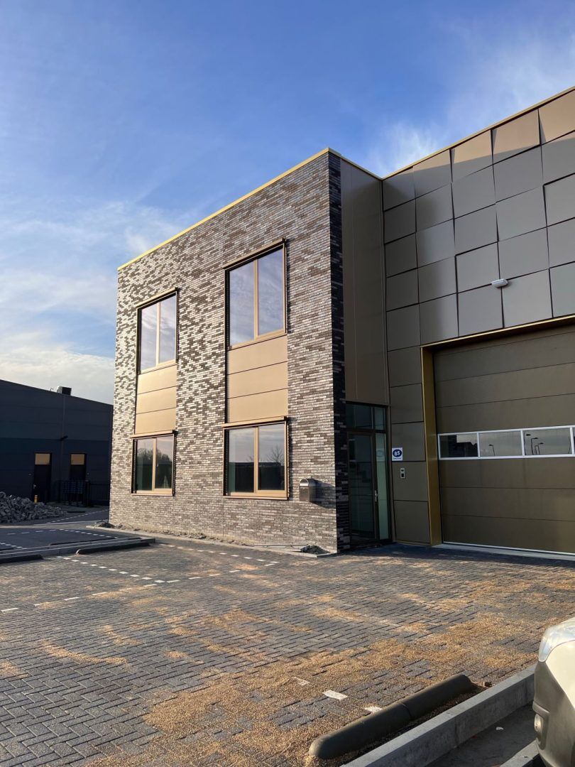 Commercial building with Compact folding door | Rolflex Netherlands BV ...