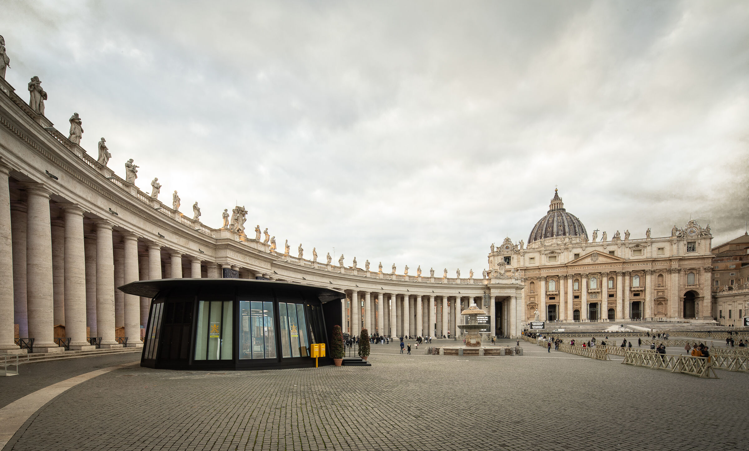 Nuovo ufficio postale mobile Vaticano | AMDL CIRCLE | Archello