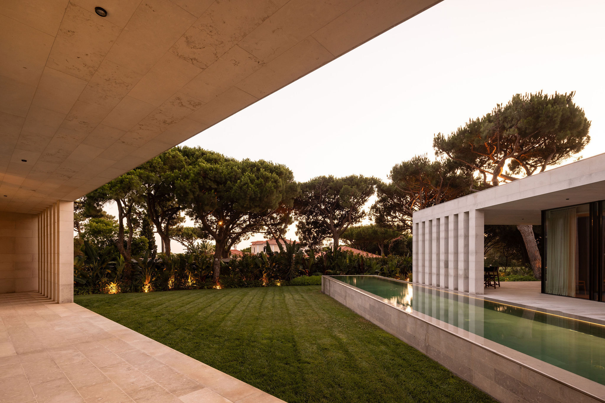 Gallery of V House | João Tiago Aguiar, arquitectos | Media - 5